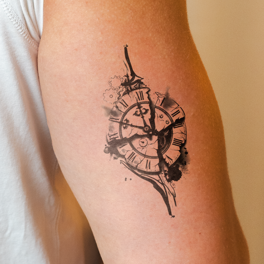Tatouage Horloge Cassee
