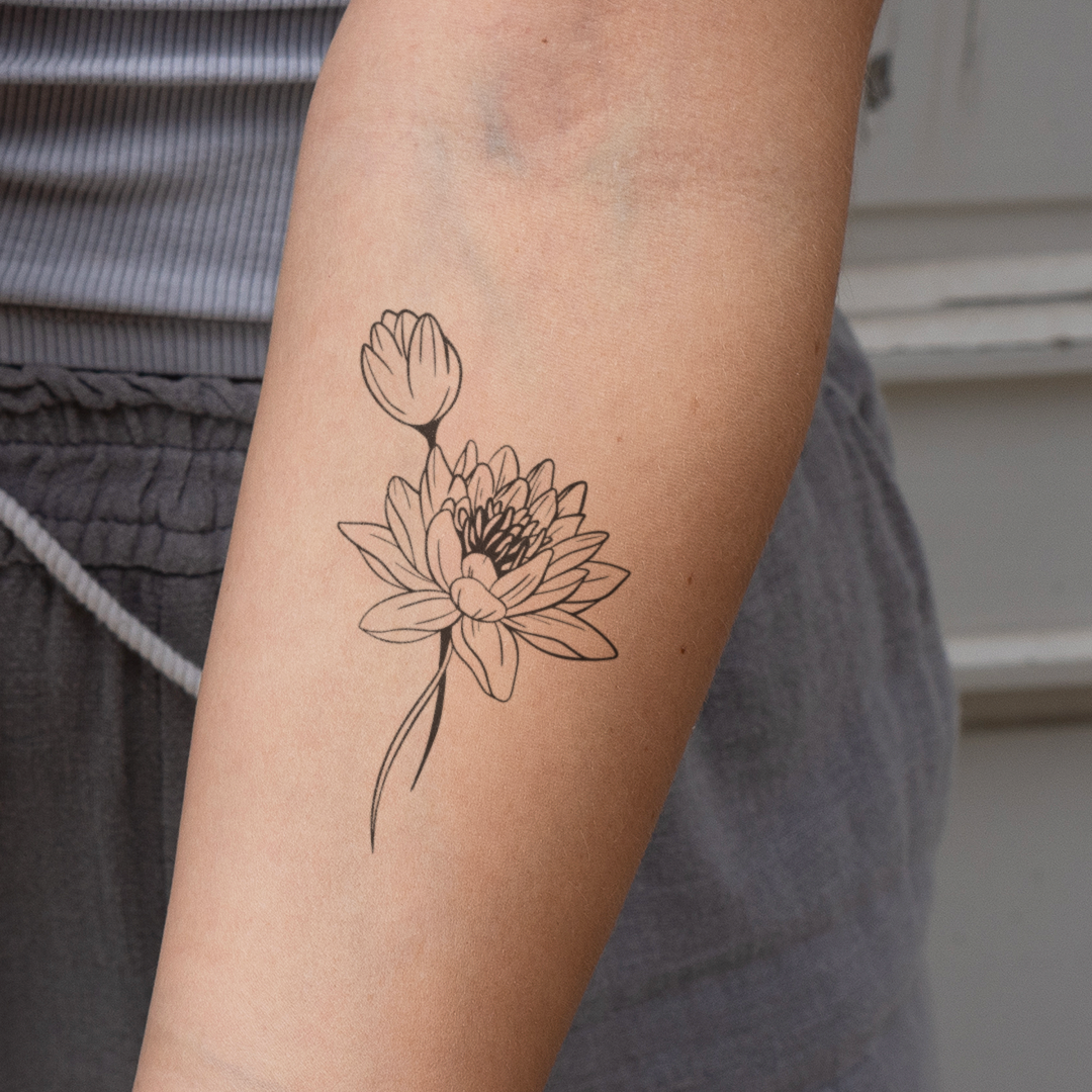 Fleur de naissance lotus de juillet | Tatouage temporaire de 2 semaines ...